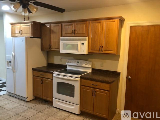 3 BR, 2 BA Apartment 1115 N Mason St, Appleton, WI 54914
