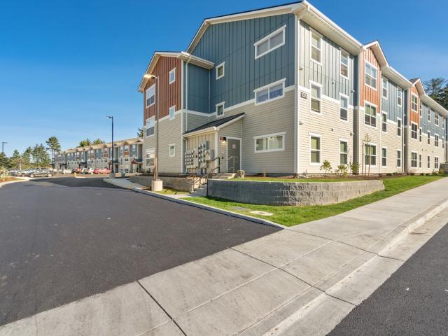 3 BR, 2 BA Apartment 111 NE 60th St Newport, OR 97365