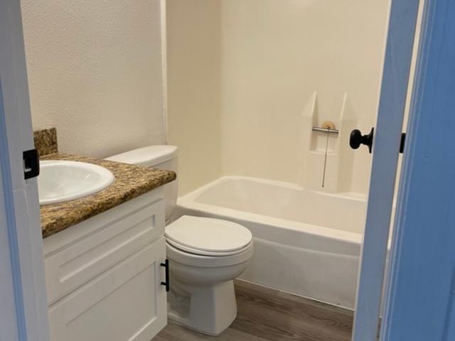 3 BR, 2 BA Apartment 1121 Monroe St, Lake Elsinore, CA 92530