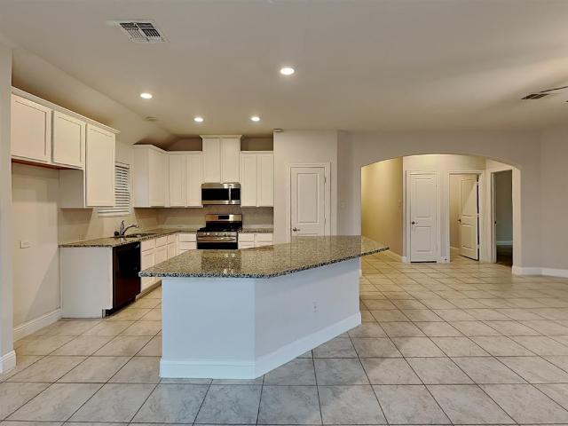 3 BR, 2 BA Apartment 11228 Blaze Street, Aubrey, TX 76227