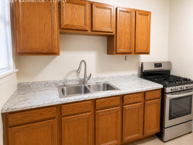 3 BR, 2 BA Apartment 1129 Washington, Oak Park, IL 60302