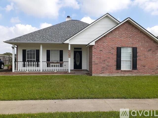 3 BR, 2 BA Apartment 112 Pinnacle Drive, Youngsville, LA 70592