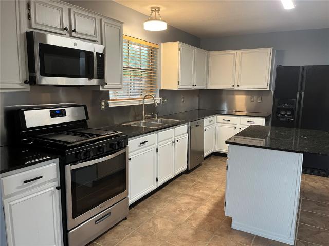 3 BR, 2 BA Apartment 11302 Meadowchase Drive, Houston, TX 77065