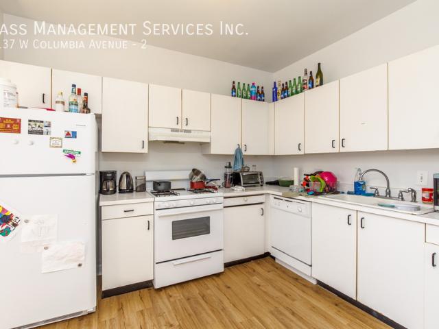 3 BR, 2 BA Apartment 1137 W Columbia Avenue, Chicago, IL 60626