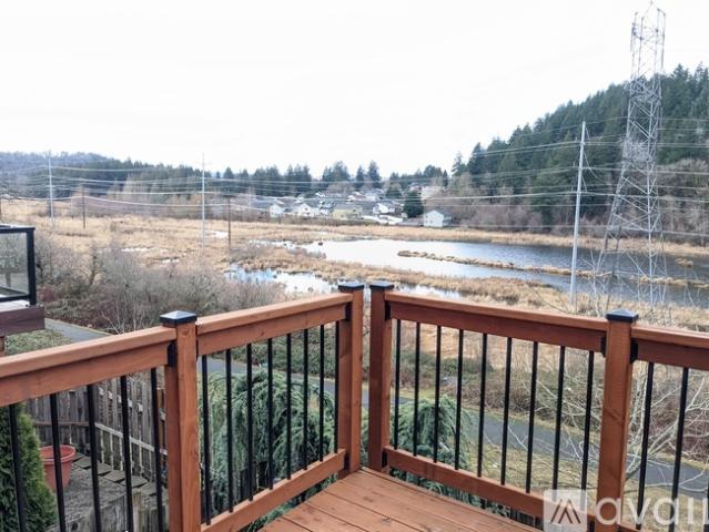 3 BR, 2 BA Apartment Northwest Battaglia Avenue, Unit Red house, Gresham, OR 97030