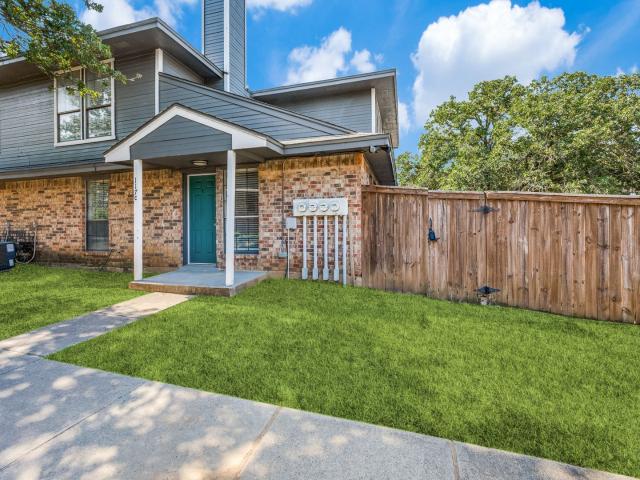 3 BR, 2 BA Apartment 117 Peachtree Court, Kennedale, TX 76060