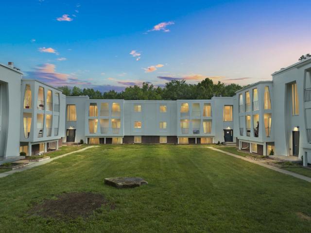 3 BR, 2 BA Apartment 114 103rd St Unit 112 22, Kansas City, MO 64114