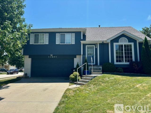 3 BR, 2 BA Apartment 11601 Monroe Street, Omaha, NE 68137