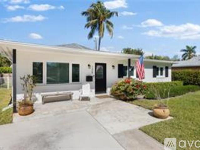 3 BR, 2 BA Apartment 1175 9th Avenue North, Naples, FL 34102