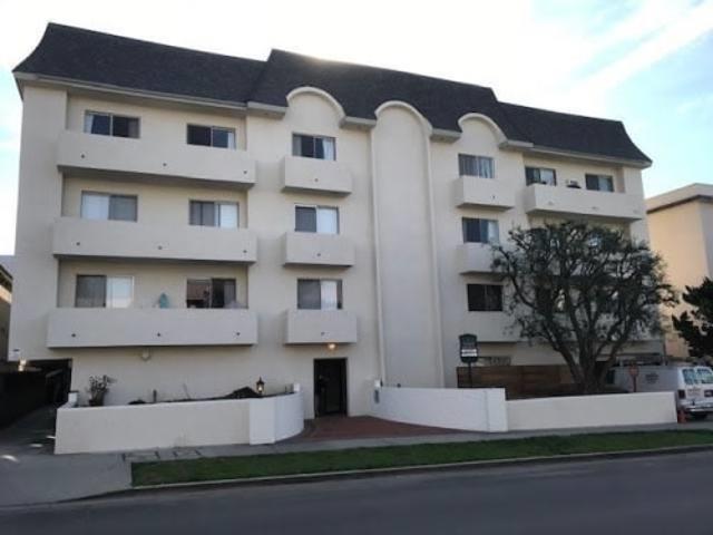 3 BR, 2 BA Apartment 11810 Mayfield Avenue Unit 205, Los Angeles, CA 90049