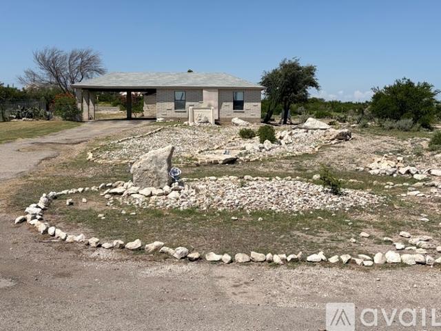 3 BR, 2 BA Apartment 119 La Paloma Drive, Del Rio, TX 78840