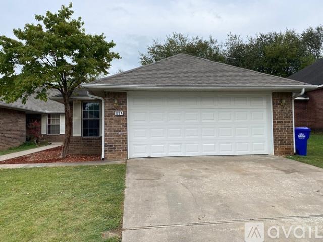 3 BR, 2 BA Apartment 123 Fox Run Place, Unit A, Lowell, AR 72745