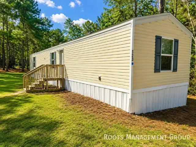 3 BR, 2 BA Apartment 123 N. Brenda St Spring Lake, NC 28390