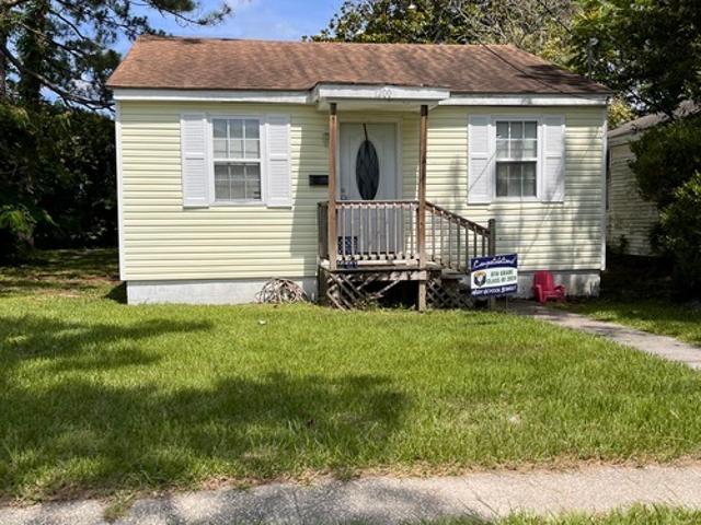 3 BR, 2 BA Apartment 1200 Southlawn Boulevard, New Orleans, LA 70114