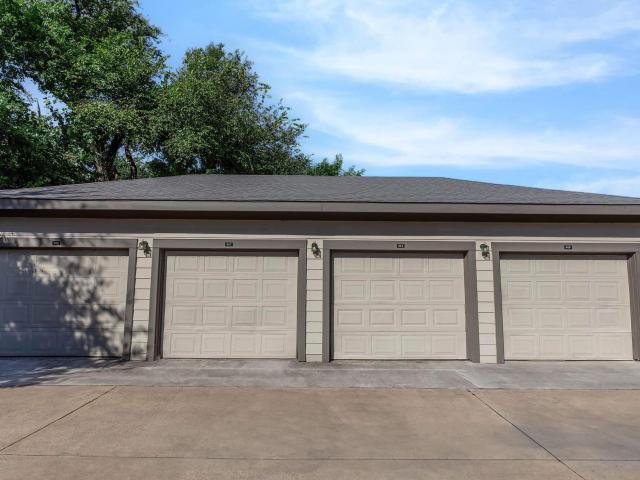 3 BR, 2 BA Apartment 1201 S Ewing Ave Unit 4108, Dallas, TX 75216