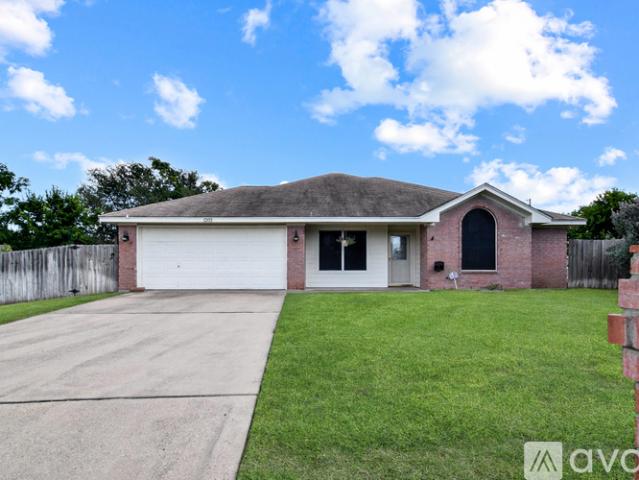 3 BR, 2 BA Apartment 1202 Frio St, Belton, TX 76513
