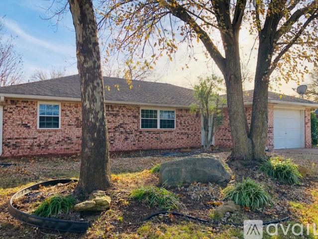 3 BR, 2 BA Apartment 1203 E Pecan St, Cushing, OK 74023