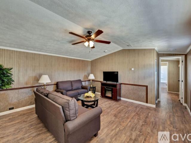 3 BR, 2 BA Apartment 1205 West Circle Drive, Unit 16, Vidor, TX 77662