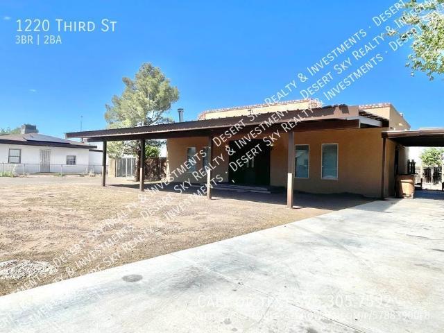 3 BR, 2 BA Apartment 1220 Third St, Las Cruces, NM 88005