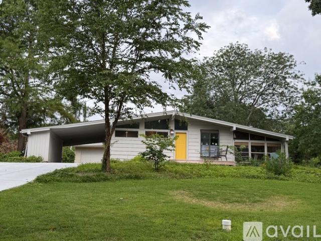 3 BR, 2 BA Apartment 1224 Dubois Court, Kirkwood, MO 63122