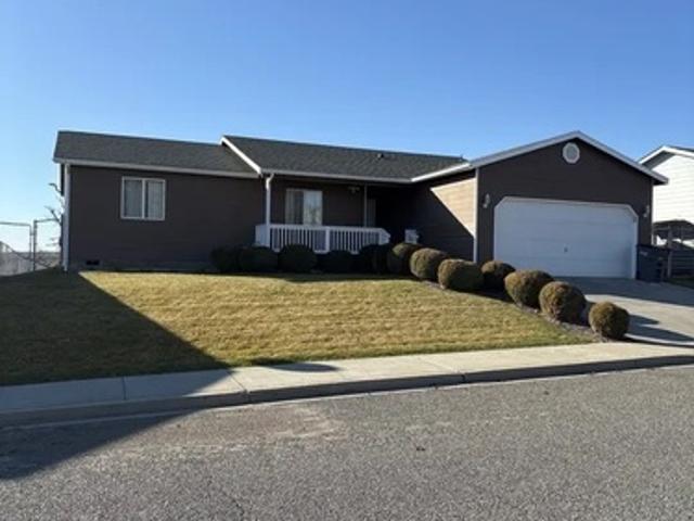 3 BR, 2 BA Apartment 1225 Orchard Ave, Sunnyside, WA 98944