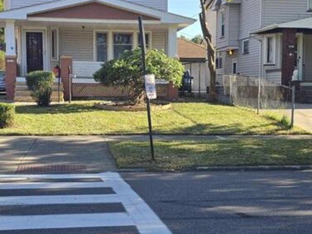 3 BR, 2 BA Apartment 12312 Buckingham Avenue, Cleveland, OH 44120