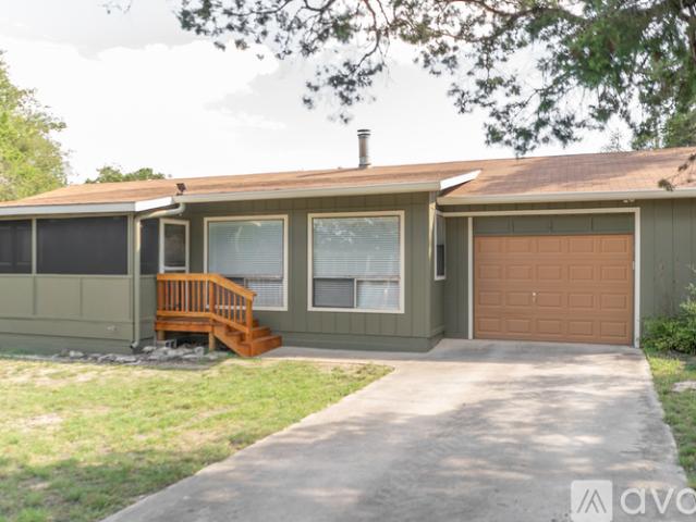 3 BR, 2 BA Apartment 127 Redbud Hill Road West, Ingram, TX 78025