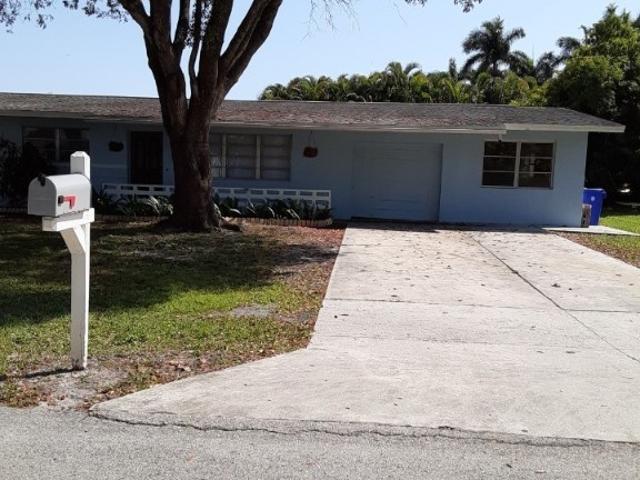 3 BR, 2 BA Apartment 1242 CARLENE AVE, Fort Myers, FL 33901