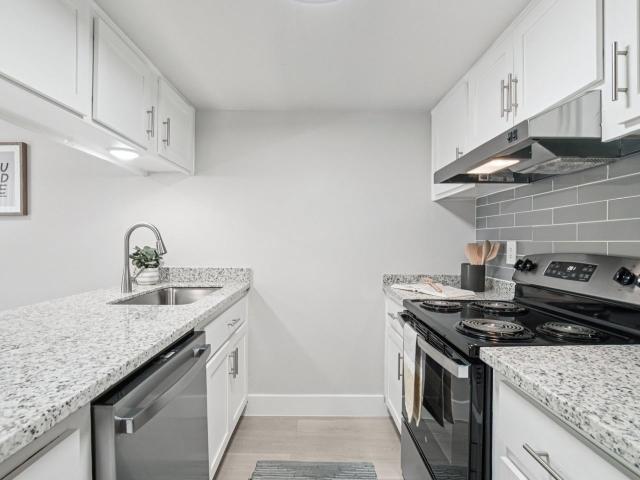 3 BR, 2 BA Apartment 12435 North 28th Drive Unit N N14, Phoenix, AZ 85029
