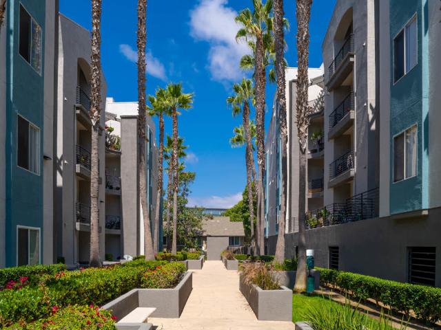 3 BR, 2 BA Apartment 12629 El Camino Real Unit 4102, San Diego, CA 92130