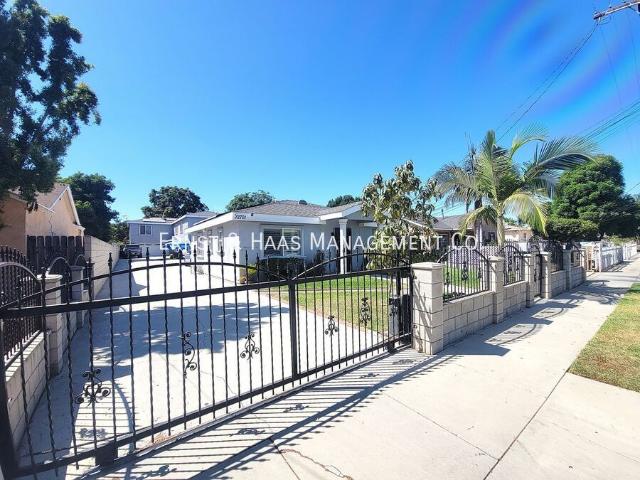 3 BR, 2 BA Apartment 12705 Waldorf Dr Lynwood, CA 90262