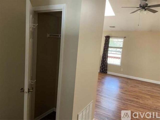 3 BR, 2 BA Apartment 12966 Saint Andrews Way, Fishers, IN 46038