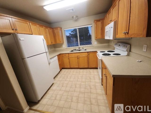 3 BR, 2 BA Apartment 133 Rolling Hills Road, Roseburg, OR 97471