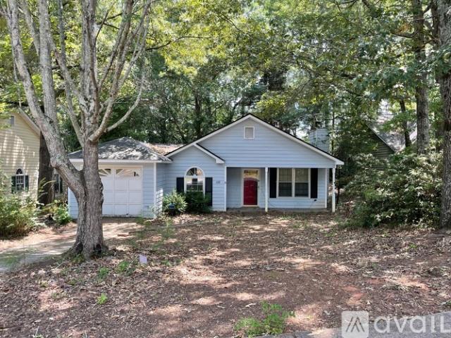 3 BR, 2 BA Apartment 133 Sterling Drive, Athens, GA 30605