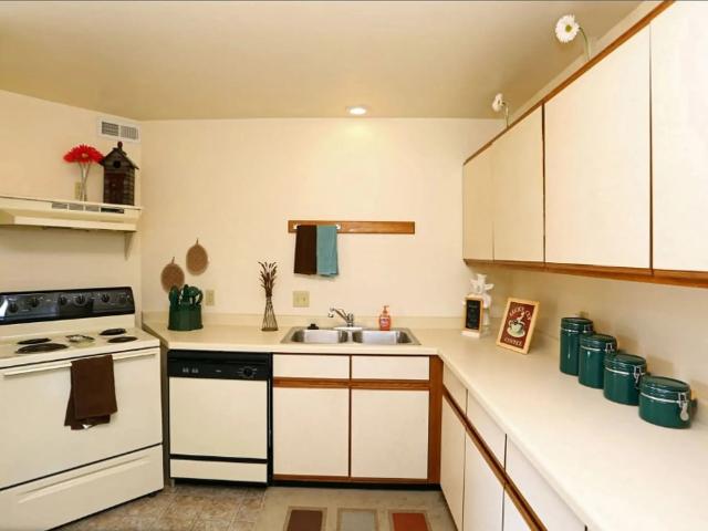 3 BR, 2 BA Apartment 1300 Eco Park Drive Unit 760 10, DeKalb, IL 60115