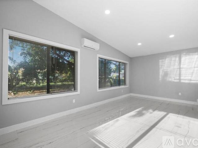 3 BR, 2 BA Apartment 1300 NW 90th St, Miami, FL 33147