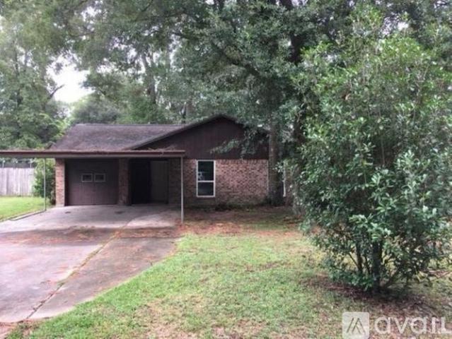 3 BR, 2 BA Apartment 1303 South Fenner Avenue, Cleveland, TX 77327