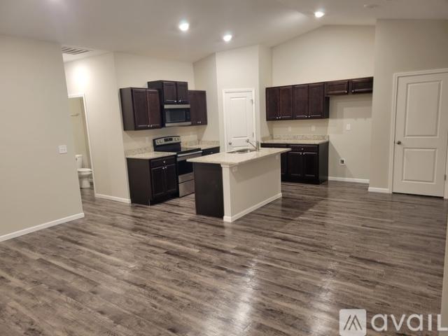 3 BR, 2 BA Apartment 1305 Azena St, Unit 1305, Andover, KS 67002