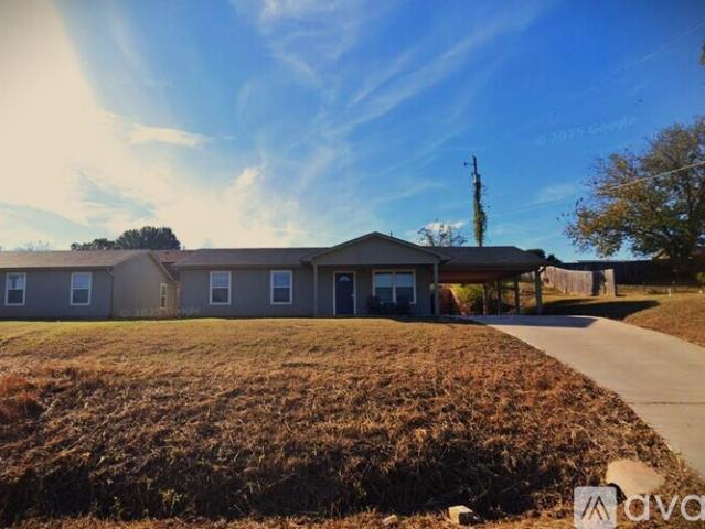3 BR, 2 BA Apartment 1307 S Iowa Ave, Chandler, OK 74834