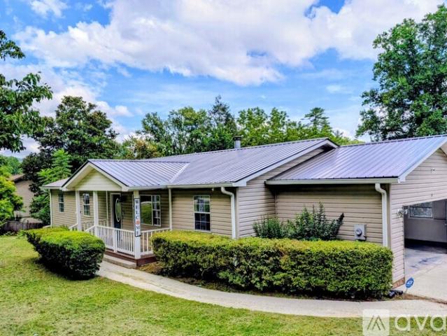 3 BR, 2 BA Apartment 130 Hillside Dr, Clayton, GA 30525