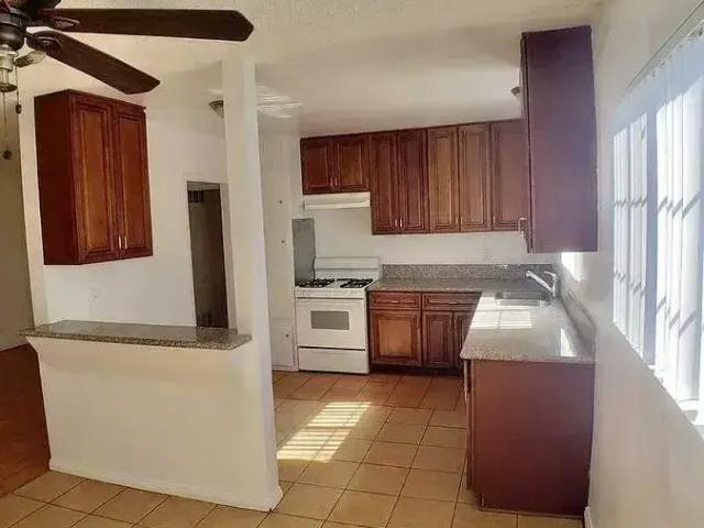 3 BR, 2 BA Apartment 13127 Oxnard St, Van Nuys, CA 91401