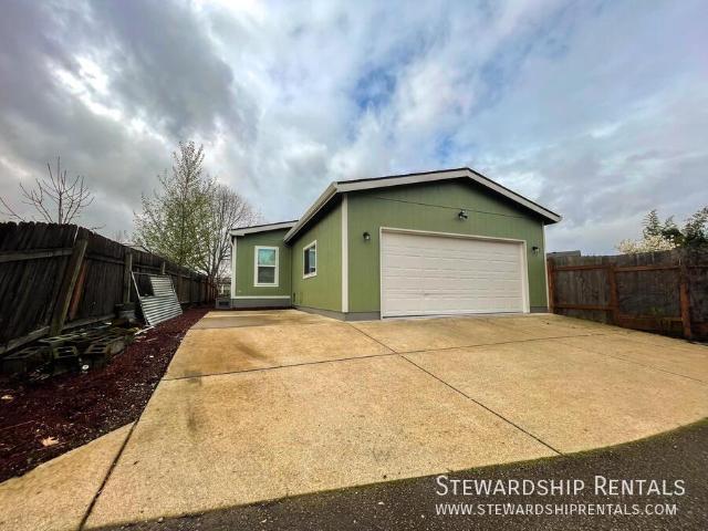3 BR, 2 BA Apartment 1313 Bramblewood Ln Eugene, OR 97404