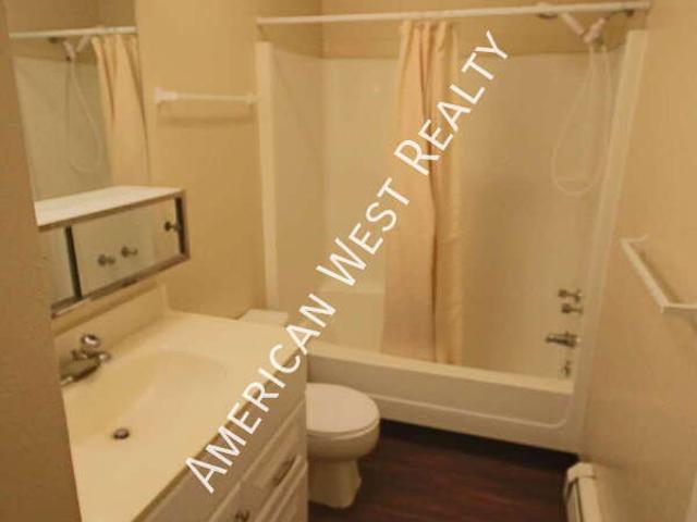 3 BR, 2 BA Apartment 1321 1/2 17th St, Cody, WY 82414