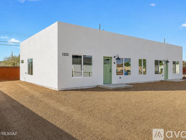 3 BR, 2 BA Apartment 1325 West Speedway Boulevard, Unit 1, Tucson, AZ 85745