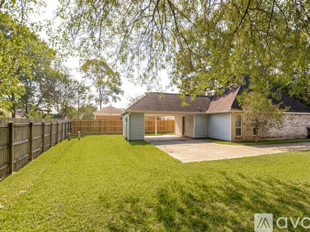 3 BR, 2 BA Apartment 13333 Parwood Ave, Baton Rouge, LA 70816