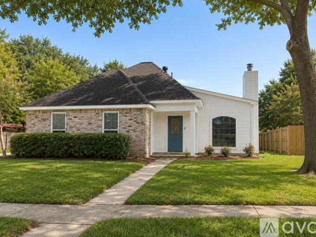 3 BR, 2 BA Apartment 13333 Parwood Ave, Baton Rouge, LA 70816