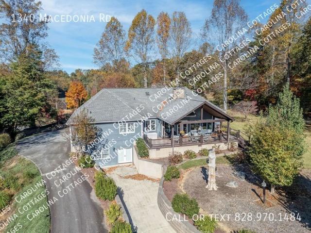 3 BR, 2 BA Apartment 1340 Macedonia Rd Saluda, NC 28773