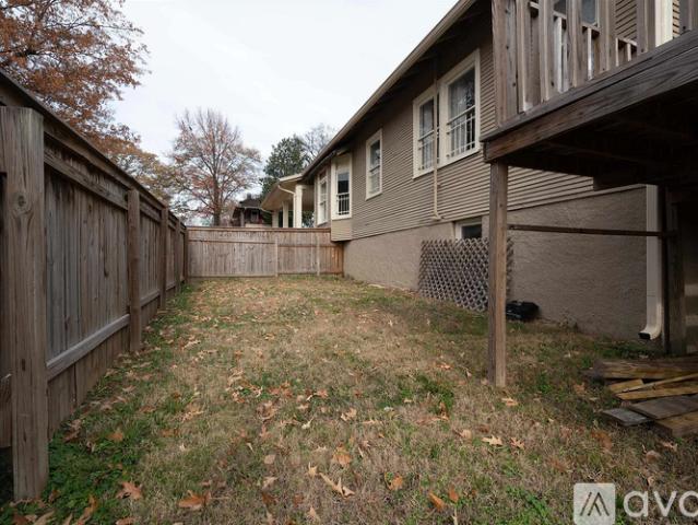 3 BR, 2 BA Apartment 1347 Harbert Ave, Memphis, TN 38104