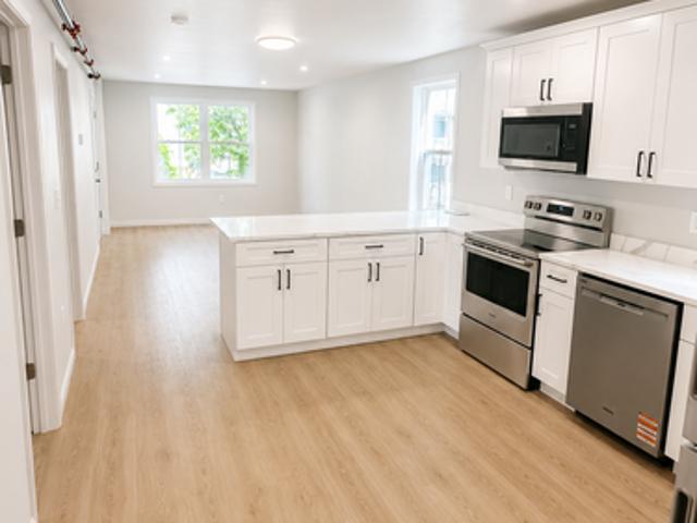 3 BR, 2 BA Apartment 134 Florence St, Unit 1, Providence, RI 02909
