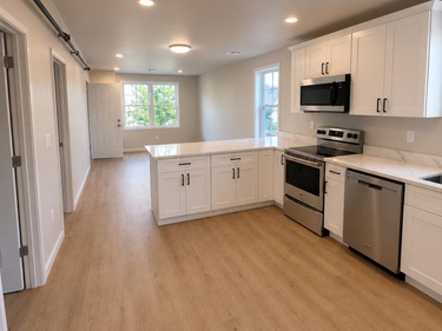 3 BR, 2 BA Apartment 134 Florence St, Unit 3, Providence, RI 02909